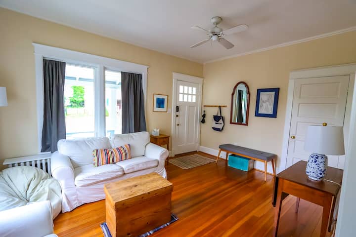 Sunny, Cozy Bungalow With Great Patio, Fenced Yard - Alexandria, VA