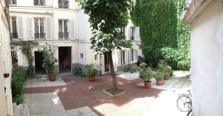 Montmartre Abbesses Studio Rue Des Martyrs :) - París