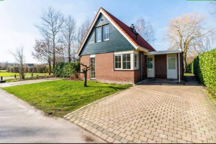 Cozy Villa For 8 People - Zeewolde