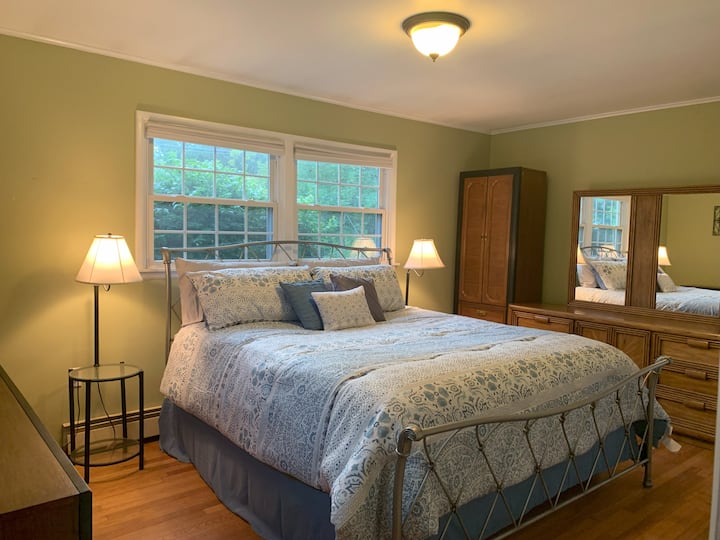 A Saratoga Trifecta! Convenience, Comfort, Charm - Saratoga Springs, NY