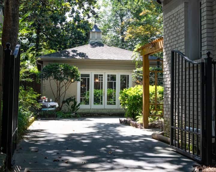 Charming Carriage House In Va Highlands/atlanta - Buckhead, GA