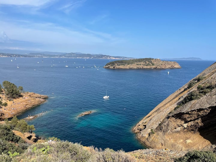 Agréable Studio Avec Cave Et Parking Privatifs - La Ciotat