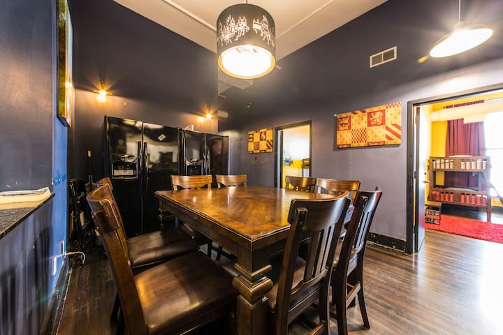 Hogwarts Dorms (Sleeps 28 | Walk To Attractions) - St. Louis, MO