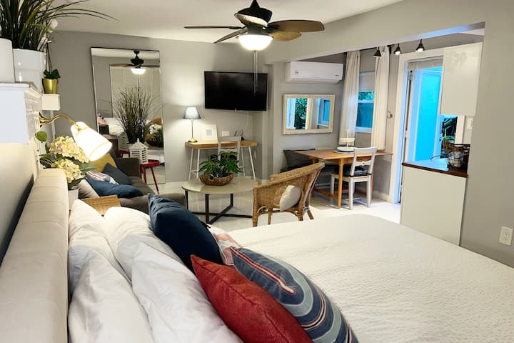 Relaxing Studio With Patio- Free Parking & Laundry - Miami