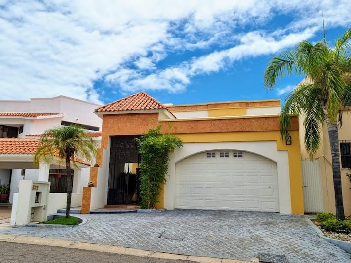 Your Home In Mazatlan 4 Blocks From The Beach! - Mazatlán