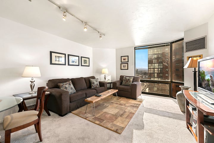 Downtown Denver Furnished Condo The Barclay Towers - Denver, CO
