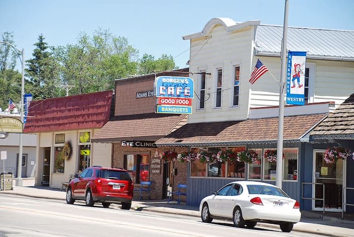 Borgens Cafe Vacation Rental, Apartment 2 - Viroqua, WI