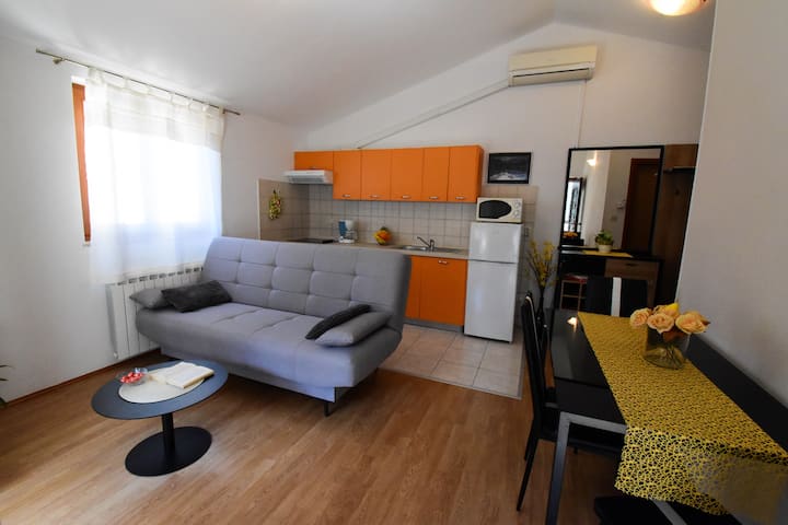 Bruna's Apartment With Balcony - Poreč