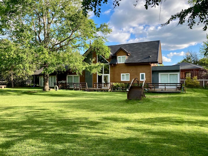 Casa Con Quincho, Amplio Jardín Y Acceso A Playa - Chile