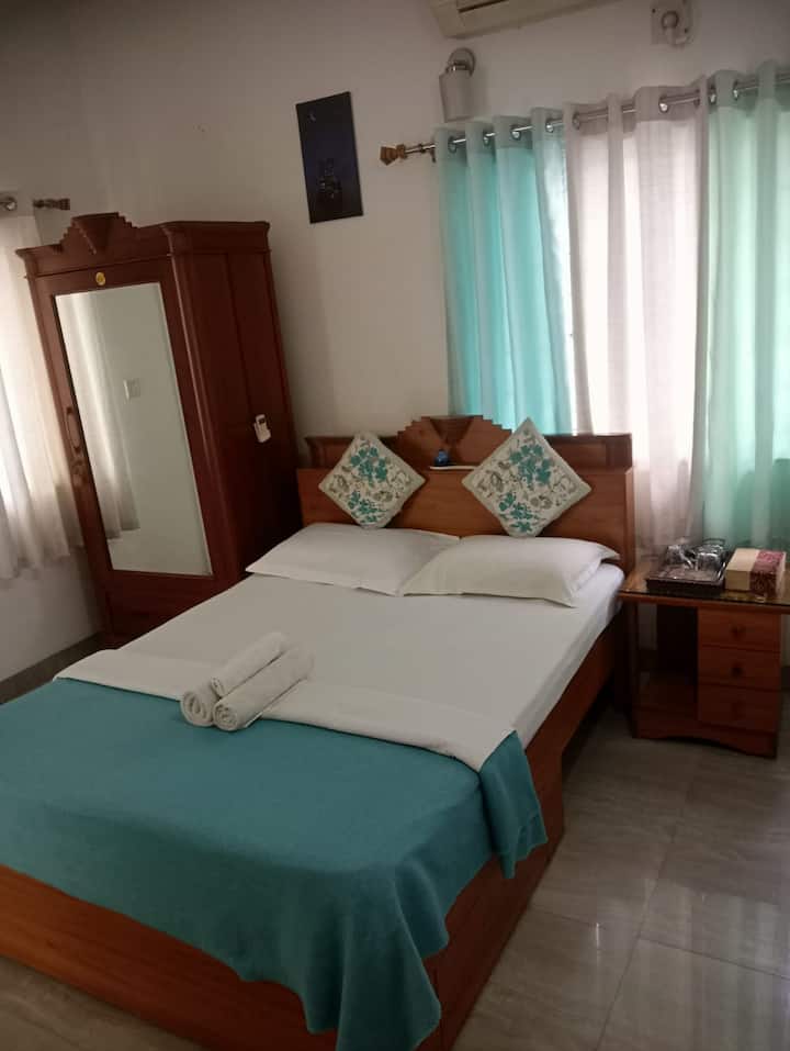 Mel Ville,ebony Ac Wifi Bedroom Bath, Couple/women - ポンディシェリー