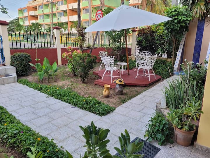 Charming Full House W/ Garden 200m From The Beach - Varadero