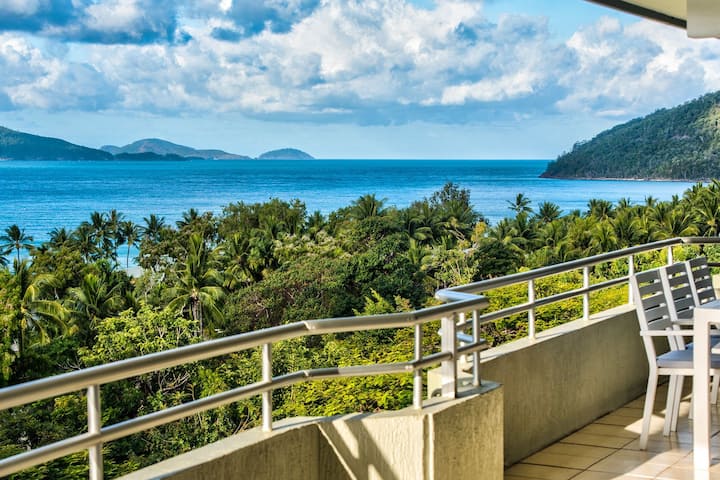 Poinciana 201 Stunning Top Floor 3 Bedr Beachside - Hamilton Island
