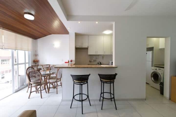 A 50m Da Praia. Flat Completo. - Guarujá