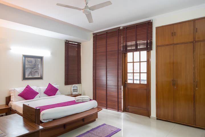 Under My Roof Green Park Private Rm- Near Sirifort - New Delhi