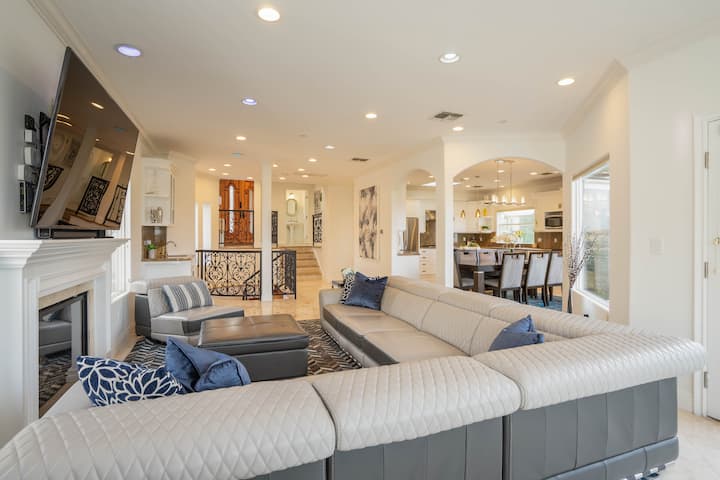 Luxury Modern W/ Great La Views - Calabasas, CA