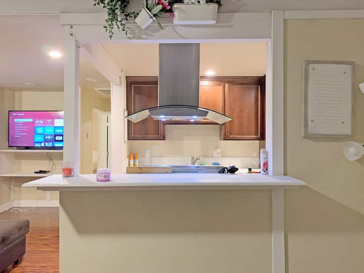 Charming 2 Bd/2b W/bonus Room And Spacious Yard - Sacramento