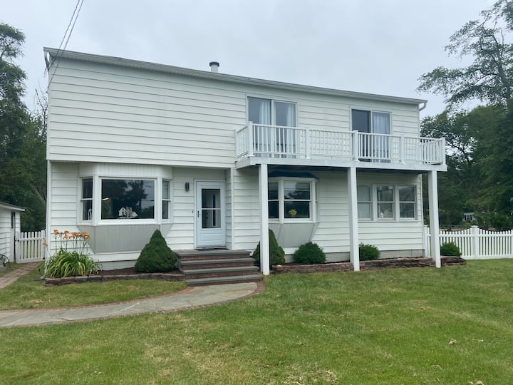 Private Canal-front Single Family Home/great Yard - Long Island Aquarium, Riverhead