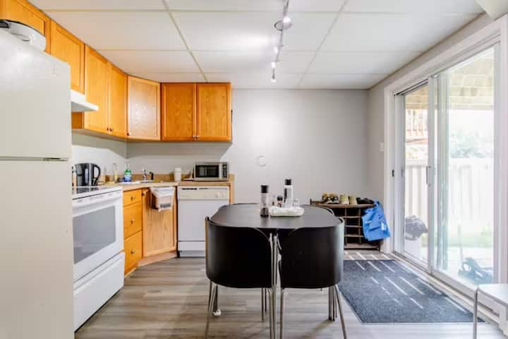 Bedroom In Kanata South Free Parking & Gym Access - Kanata