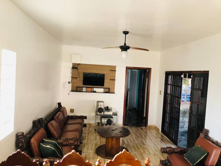 Próximo A Holambra Com Vista Deslumbrante - Holambra