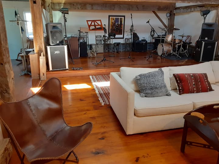 Coldwater Springs - A Repurposed 1795 Barn - New Paltz, NY