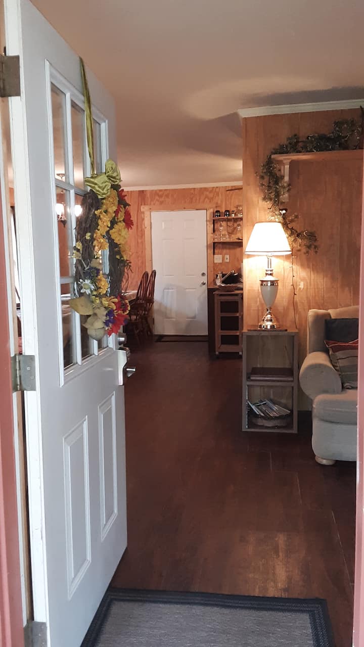 2-story Farm Cabin | Sleeps 5 | 50 Acres - Tyler, TX