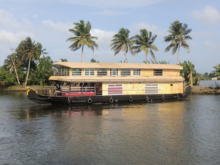 A/c Deluxe Room In A Shared Houseboat With Meals - Vaikom
