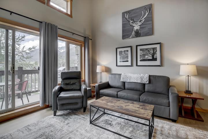 Spacious Top Floor, 2br/2bath, Perfect Location. - Canmore