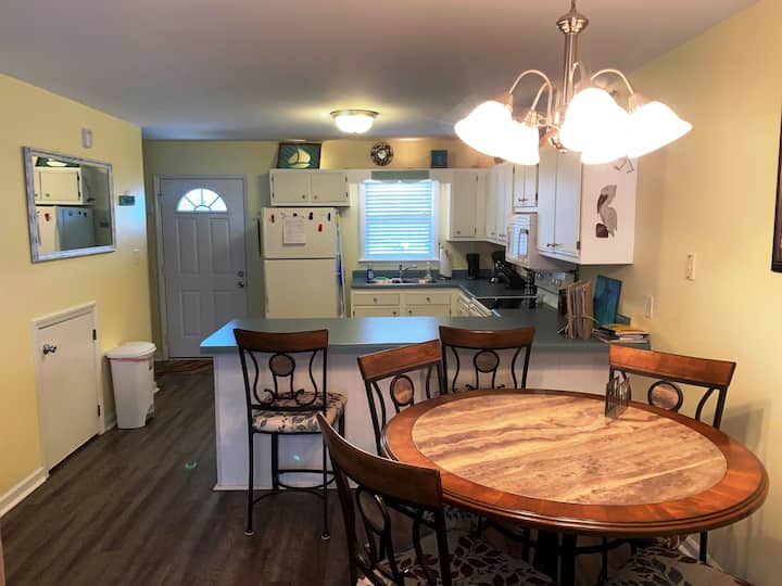 Close To Beaches To Relax And Refresh - Emerald Isle, NC