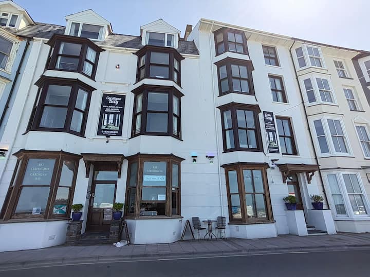 17 Guests-10 Rooms-lovely Sea Views-lounge-kitchen - Aberystwyth