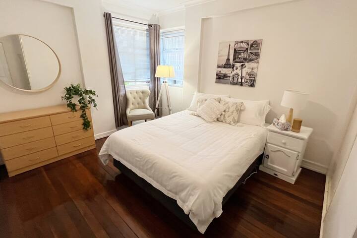 Paddington Pad Close Suncorp, Train Free Parking - Milton, Australia