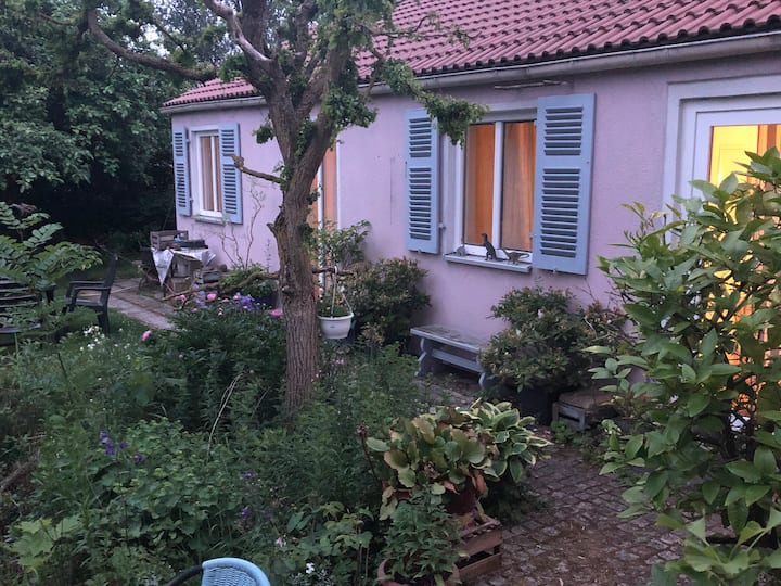 House In Romantic Garden - Coburg