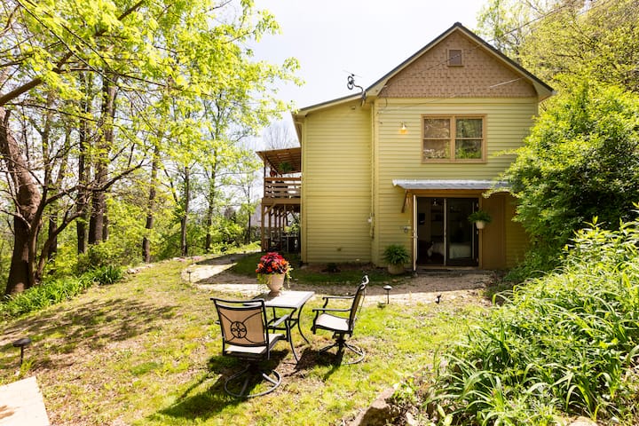 Garden Oasis With Serene Mountain View Downtown! - Asheville, NC