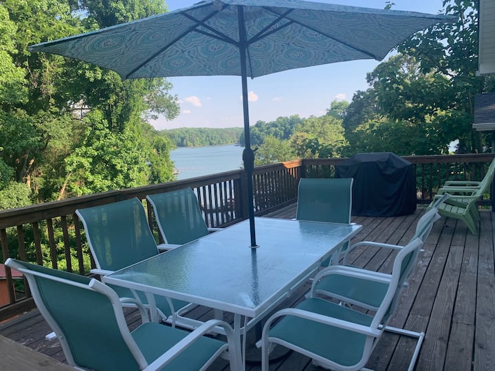 Cozy Lakeside Cottage 25 Mins To Uptown Charlotte - Charlotte, NC