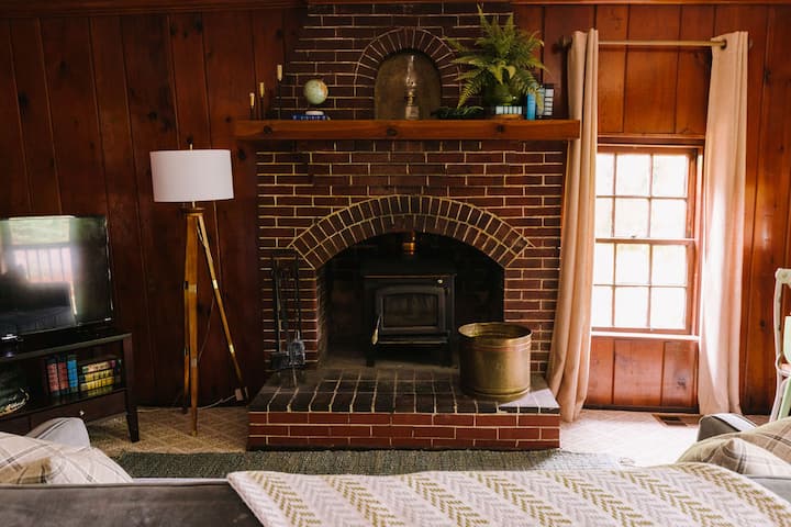Historic 19th Century Cabin/guest House - Saluda Lake, SC