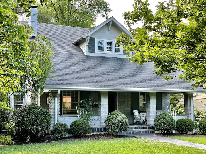 Cozy Cottage On Crystal Spring Ave. - Roanoke, VA