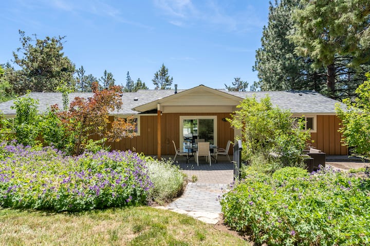West Hills Hideaway, A Modern Gem In Bend - Bend, OR