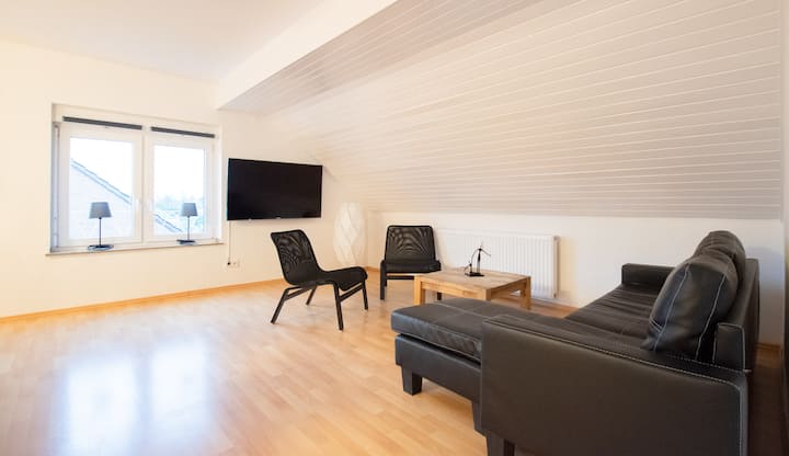 Tolstov House - 4 Room Apartment - 20min Messe Dus - Kaarst