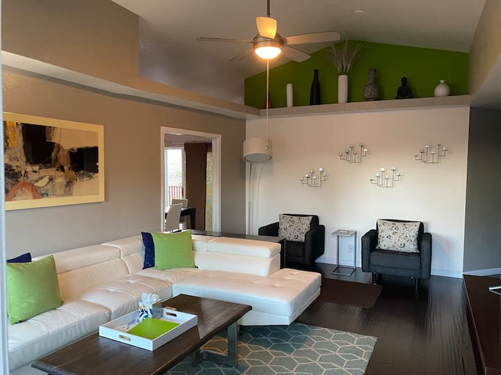 Aquí Está Su Casa De Vacaciones Reno - Capacidad Para 6 Personas, Decoración Contemporánea, Tranquila - Reno, NV