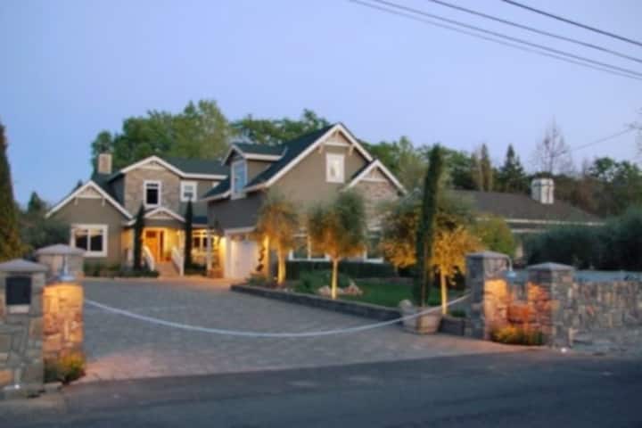 Farmhouse On The Edge Of Town - 30+day Rental Only - Calistoga, CA