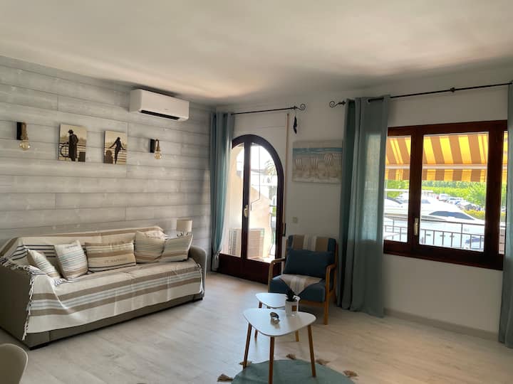 Très Bel Appartement Sur La Marina Vue Mer. - Empuriabrava