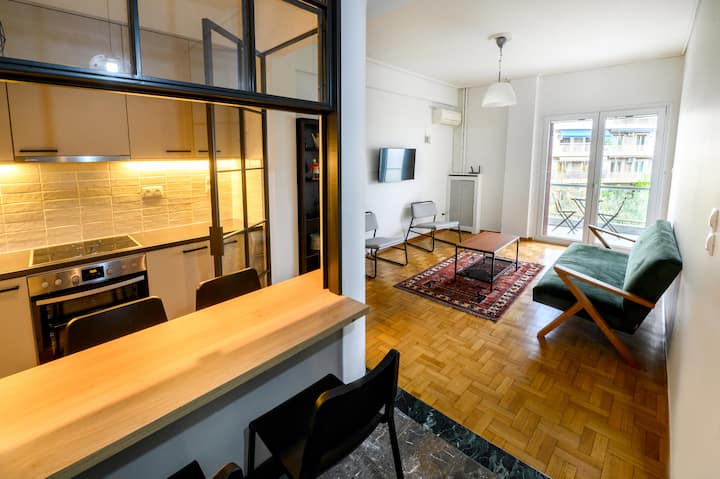 Heart Of Athens: Exarchia Square Flat - Atenas