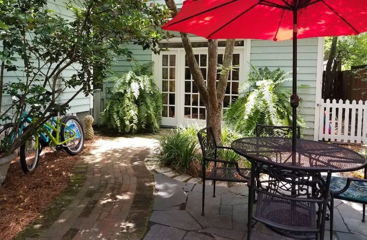 Private Courtyard, King Bed And Living Room - Mount Pleasant, SC