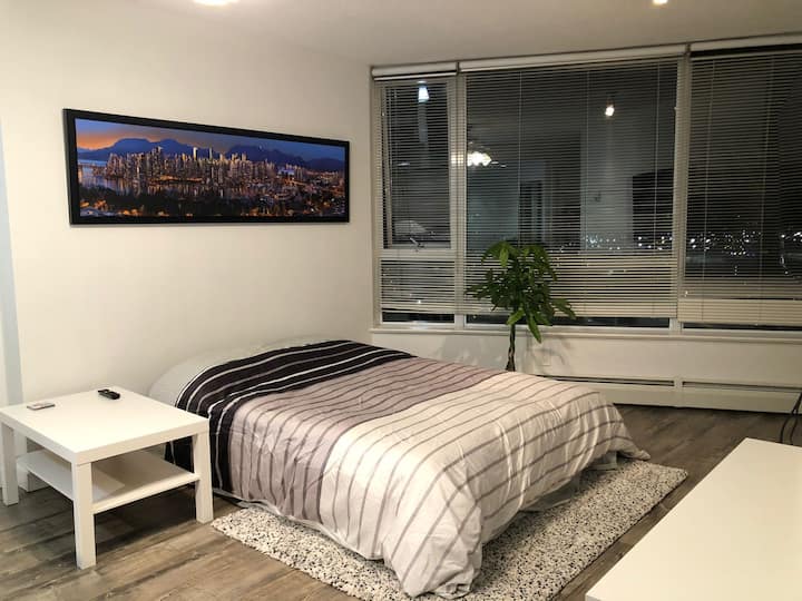 Dt Ocean View With Luxury Amenities And Parking - Vancouver