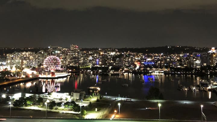 Dt Ocean View With Luxury Amenities And Parking - Vancouver