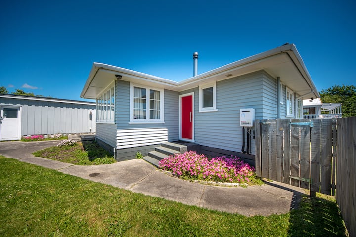 Stunning Lake And Mountain Views - Taupo