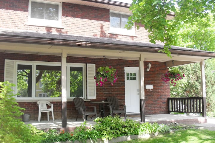 Suite Life #1 Tourist Home, 2 Bdrms, Steps To Lake - Peterborough, ON, Canada