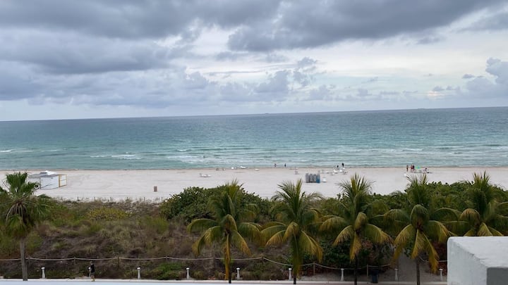 Oceanfront Luxury Apartment , Condo Over The Beach - Miami Beach