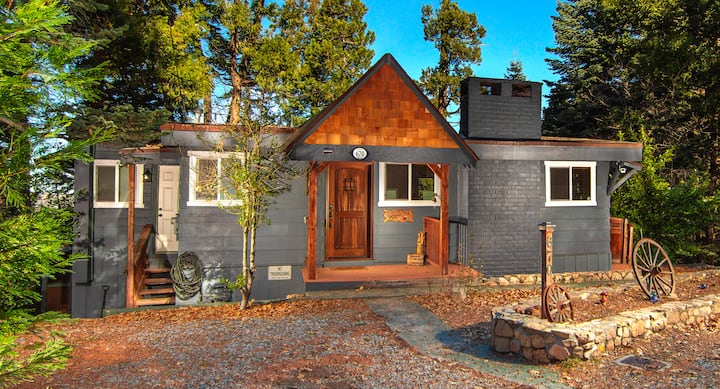 Lakeview Retreat • Games & Deck • Near Village - Lake Arrowhead, CA