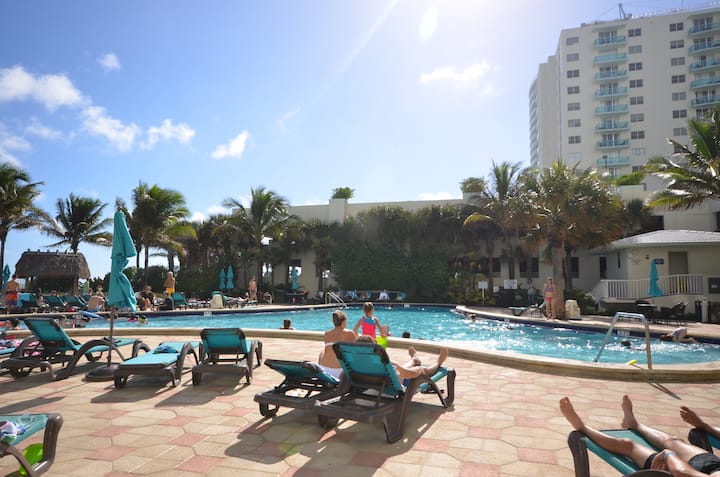 Tides Apartment Next Door To The Beach ! - Hollywood, FL
