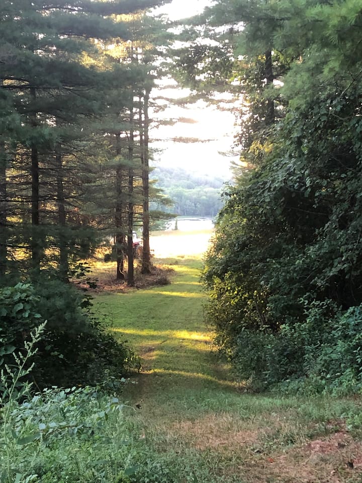 Berkshire Serenity: Mountain, Field, Lake - Great Barrington, MA
